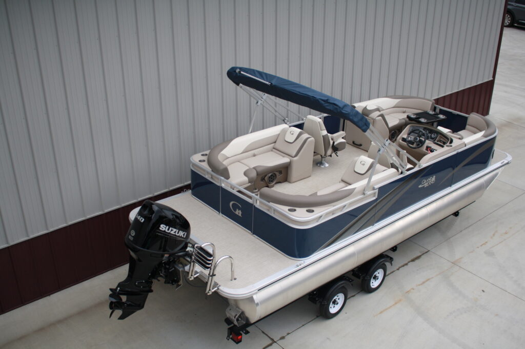 2385 Quad Lounge Cruise, 140 hp. 4 stroke and trailer - T & M Marine