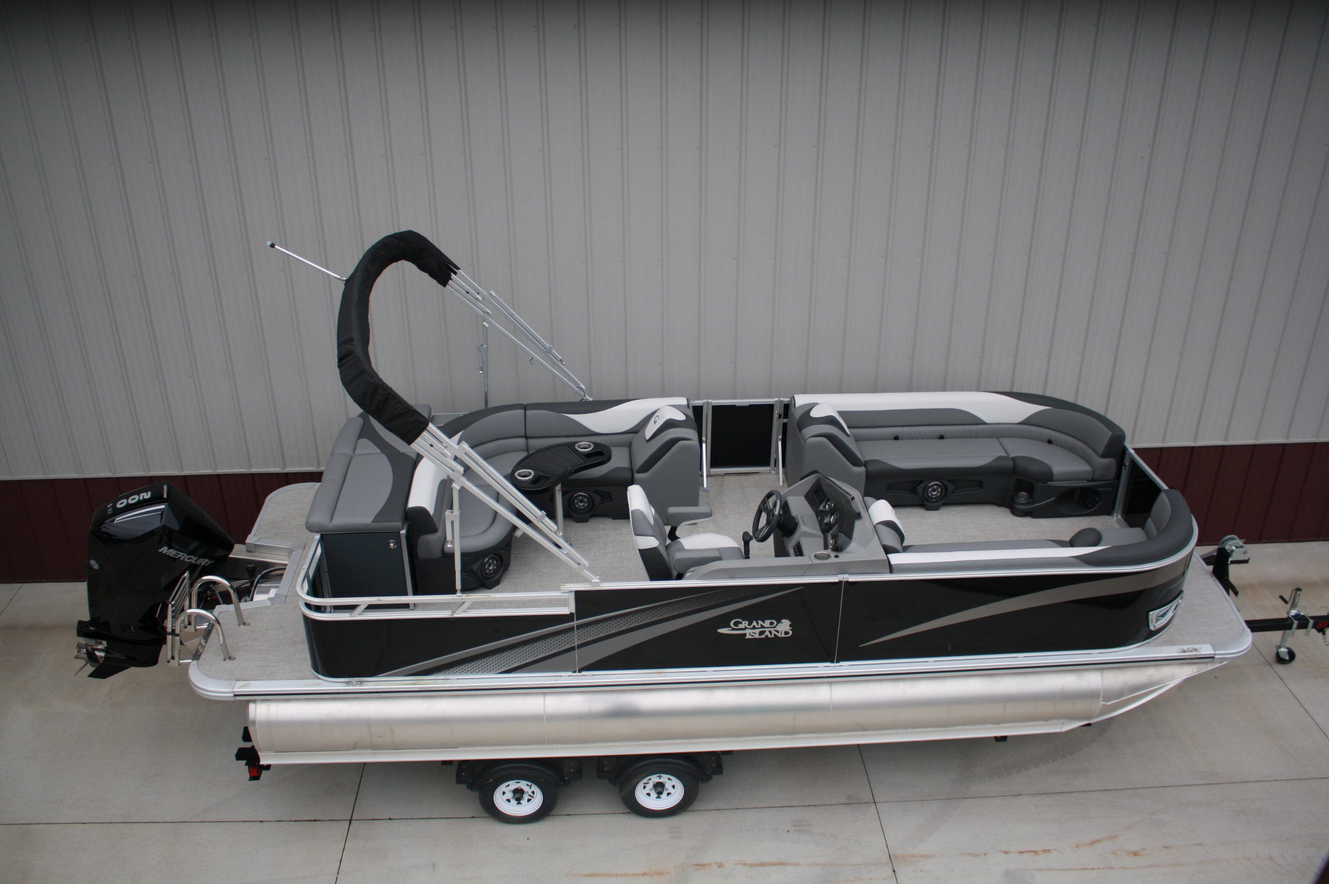 2385 TMLTZ cruise TRI TUBE, 200 hp. and trailer - T & M Marine