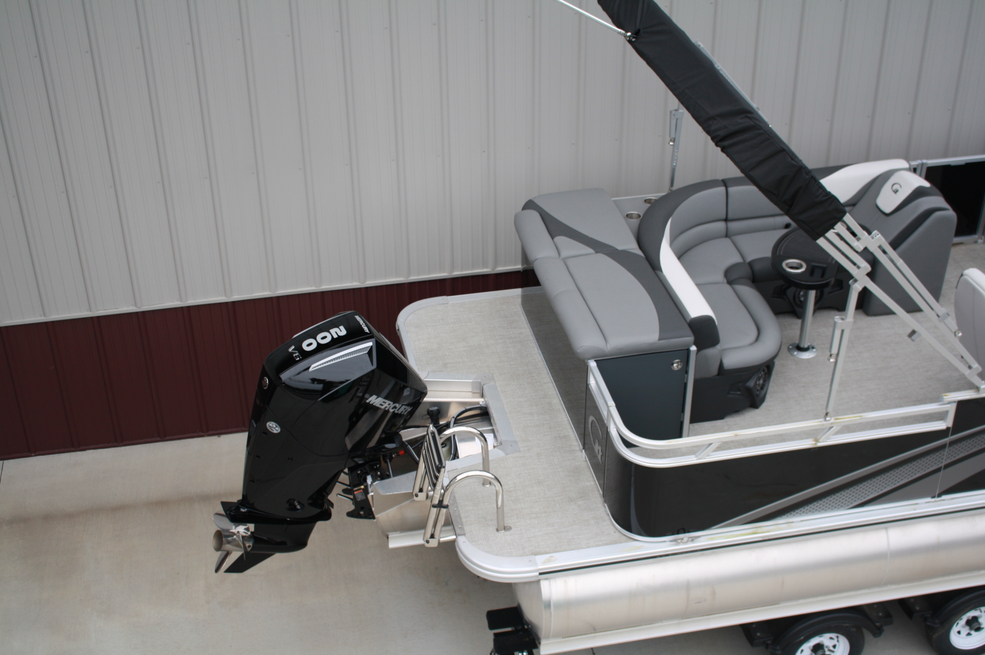 2385 TMLTZ cruise TRI TUBE, 200 hp. and trailer - T & M Marine